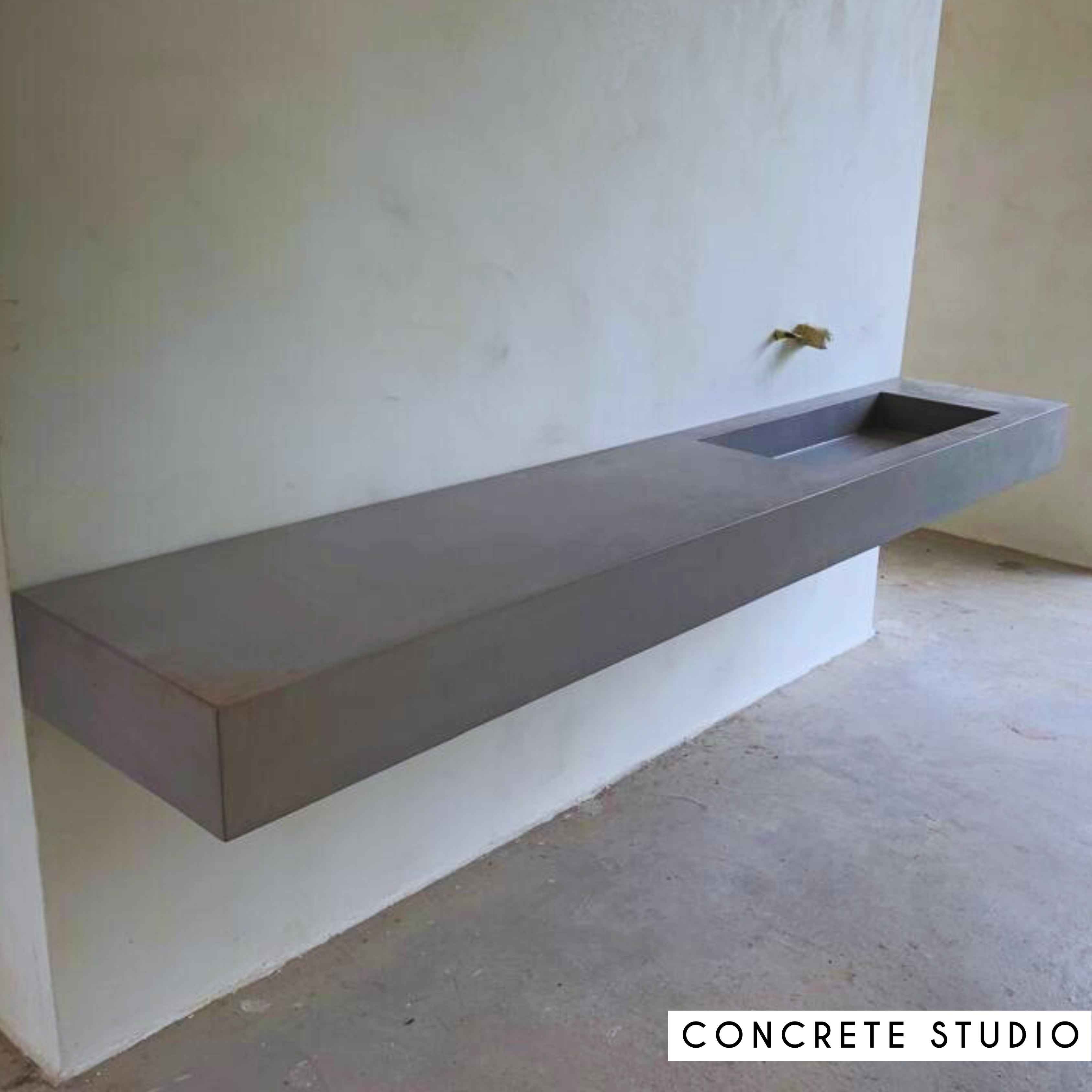 Floating Basin – Concrete Studio